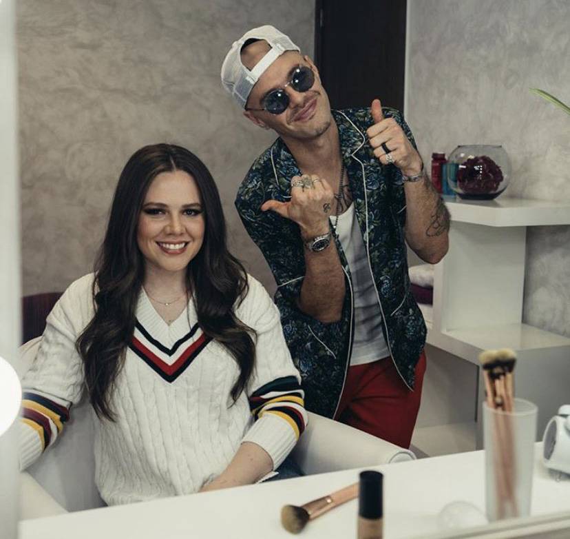 Mi esposa y yo esperamos a nuestro primer bebé: cantautora Joy