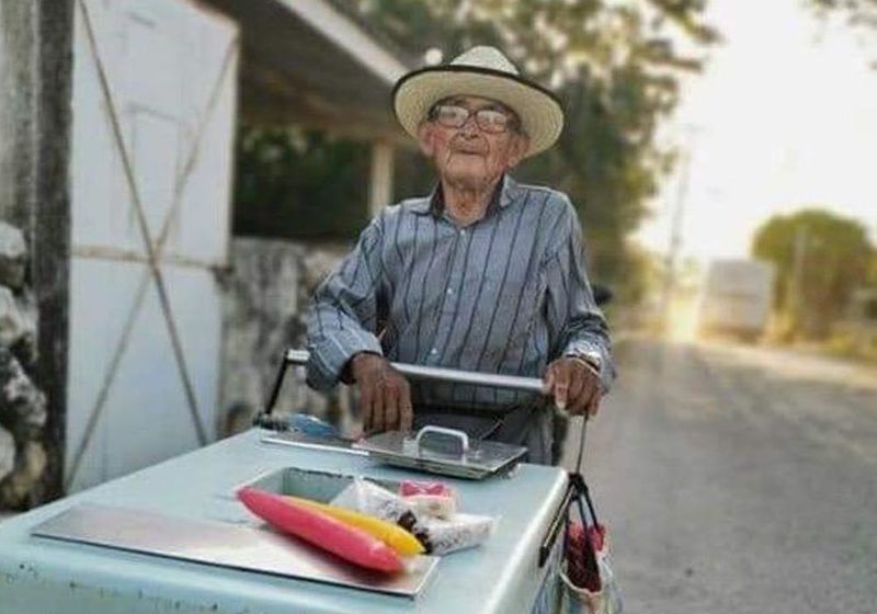 Don Marcelino, admirable heladero yucateco de 87 años
