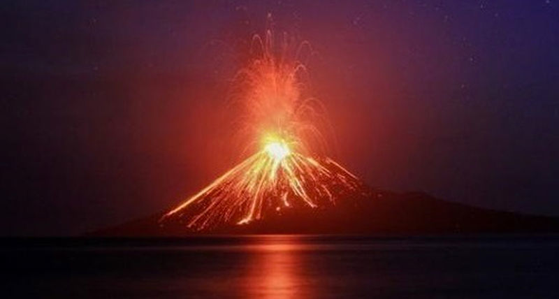 La tierra 'despierta': 15 volcanes registran explosiones tras doble ...