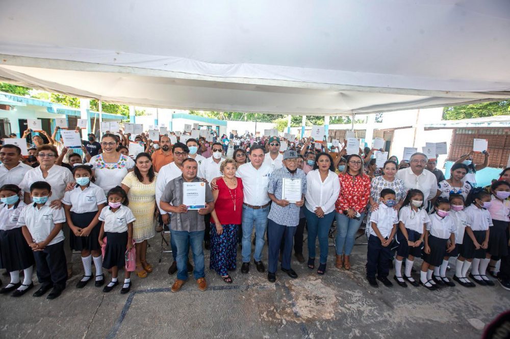¡Aplausos! Él es don Rolando, quien a sus 94 años terminó la primaria
